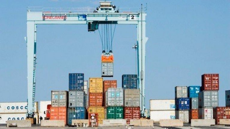 Nắm vững các thiết bị xếp dỡ container quan trọng hiện nay